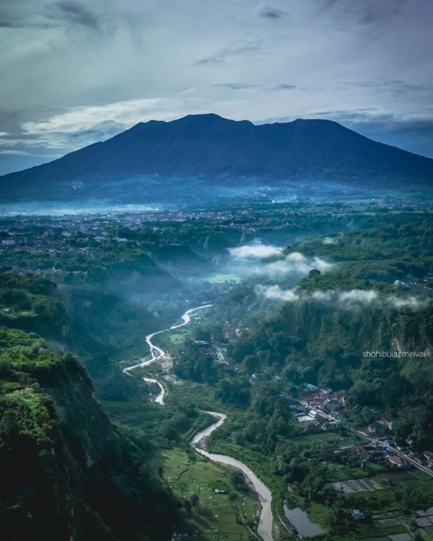 Menjelajahi Keajaiban Ngarai Sianok Yang Memukau di Bukittinggi